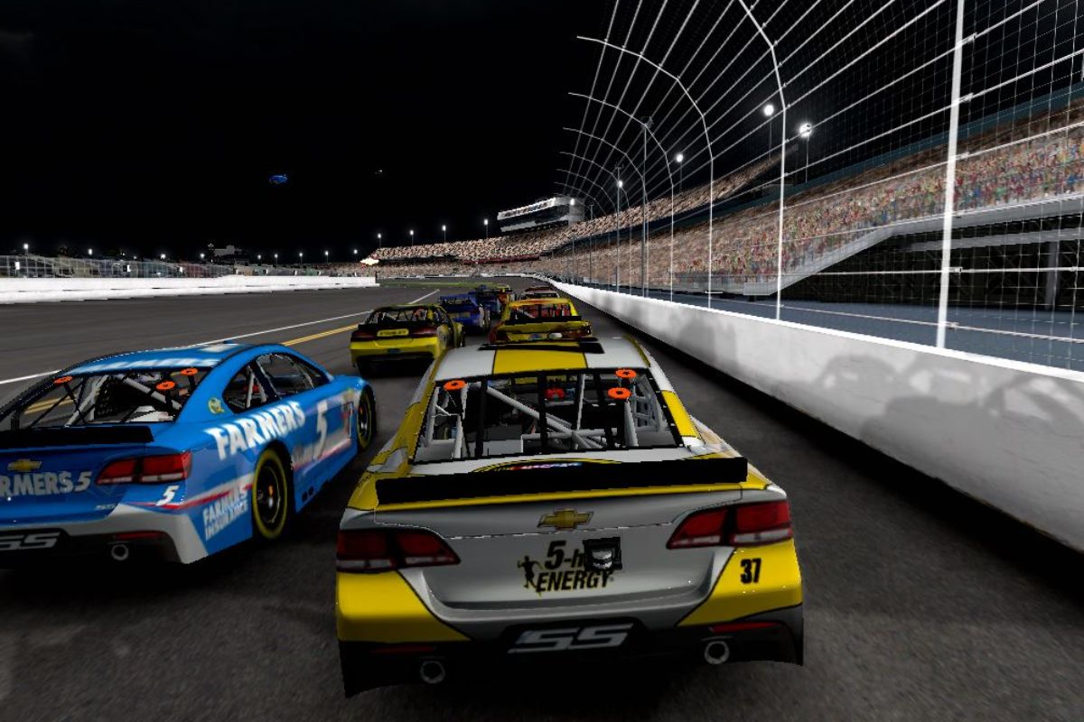 NASCAR Manager Unleashes Pit Strategies And Car Management - Get Racing!