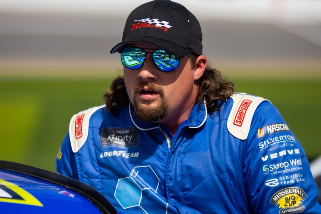 Josh Williams Forced to Exit Las Vegas Race as Scary Health Problems ...