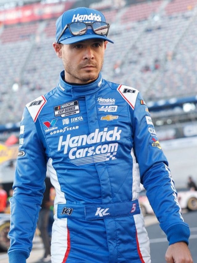 Kyle Larson Goes Straight into the Wall: Crash Updates