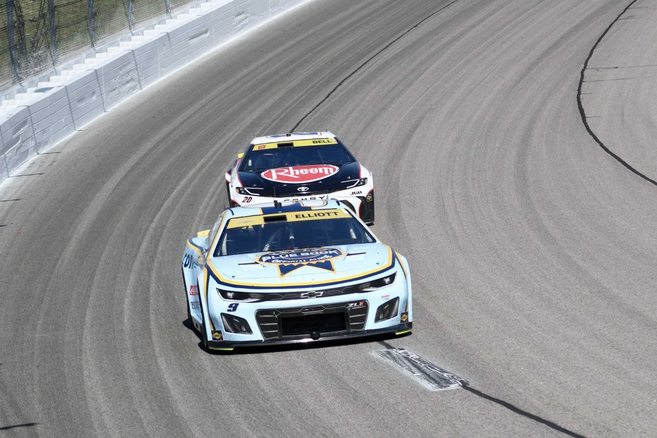 Chase Elliott Snatches Wild Kansas Win, Secures Round of 8 Spot