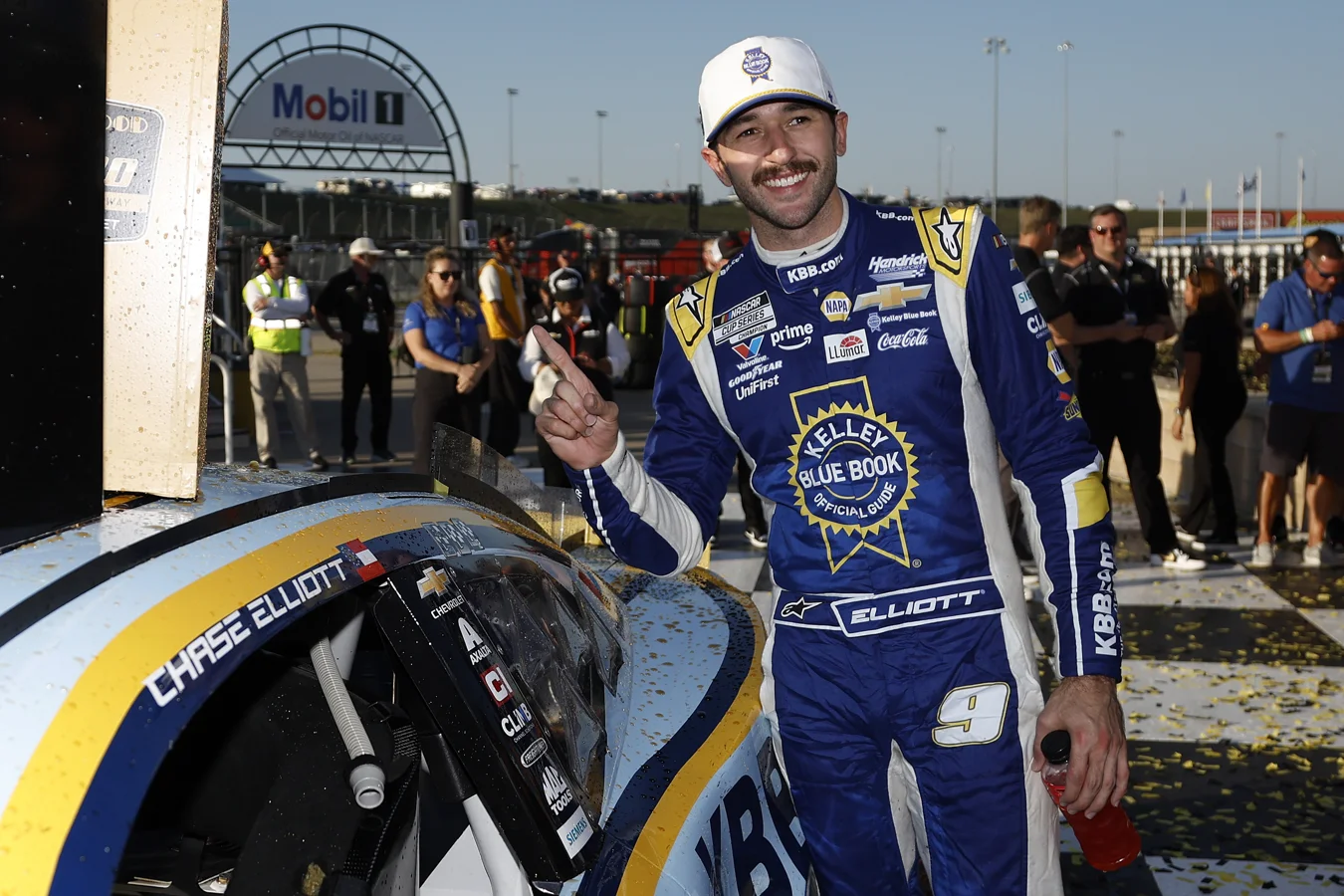 Chase Elliott’s Thrilling Kansas Win Stuns NASCAR Playoffs